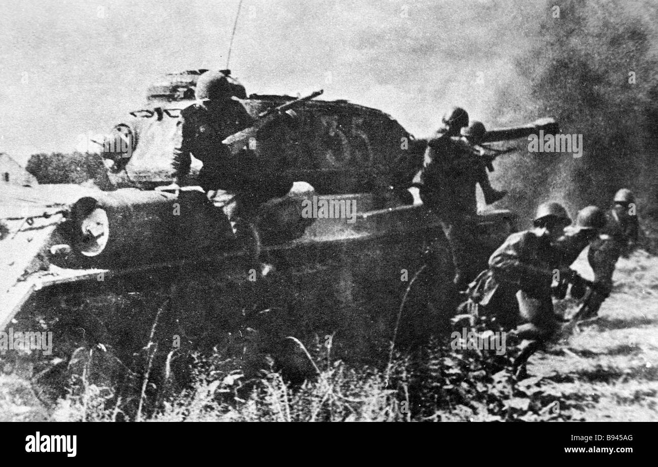 Soviet tanks and infantry fighting German invaders on Hungarian soil ...