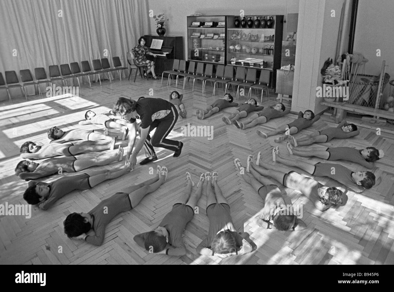 Games master with kindergarten children in Yerevan Stock Photo - Alamy