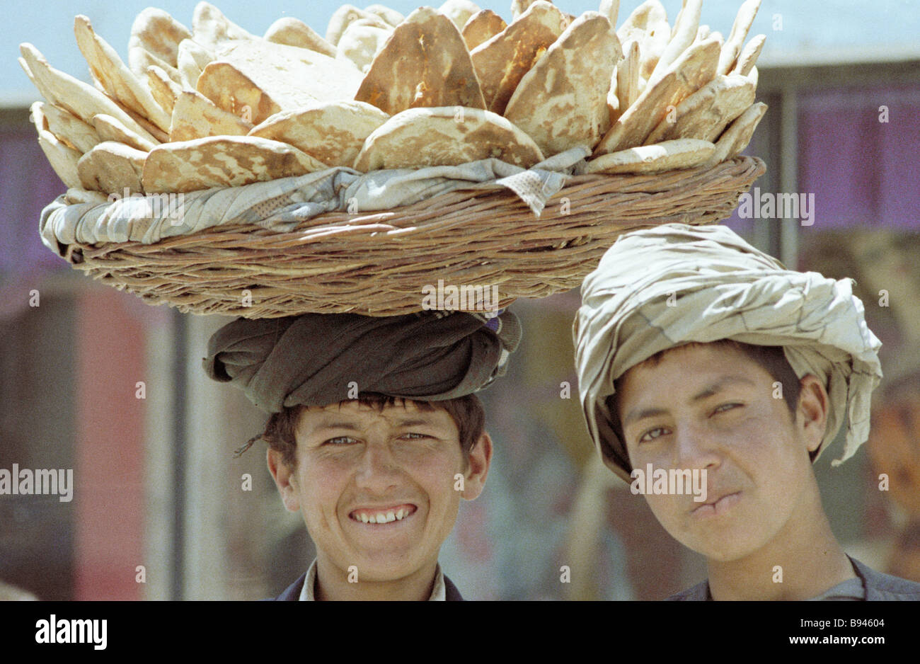 Bread sellers in the streets of Kabul Stock Photo - Alamy