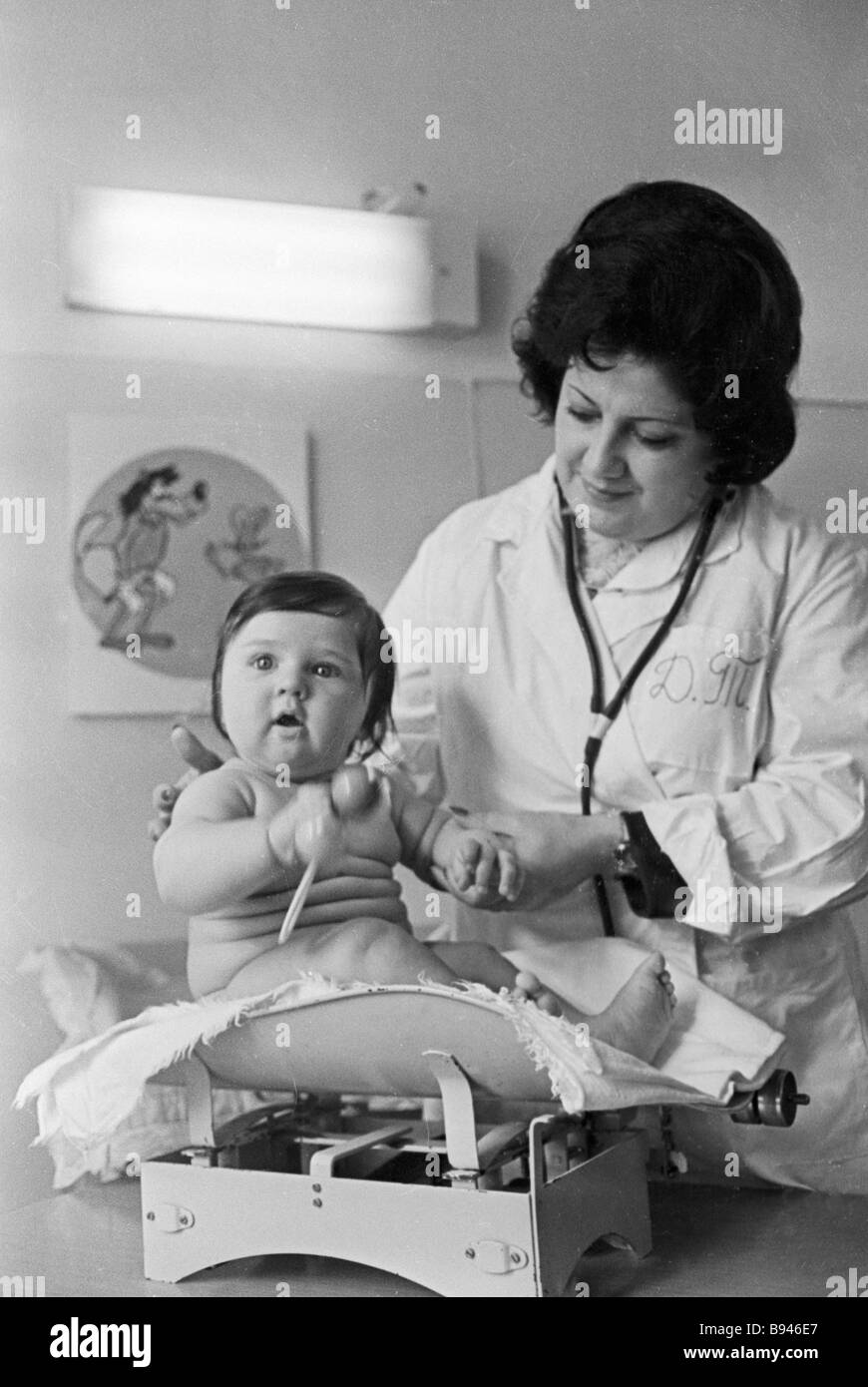 A medical checkup of a child Stock Photo - Alamy