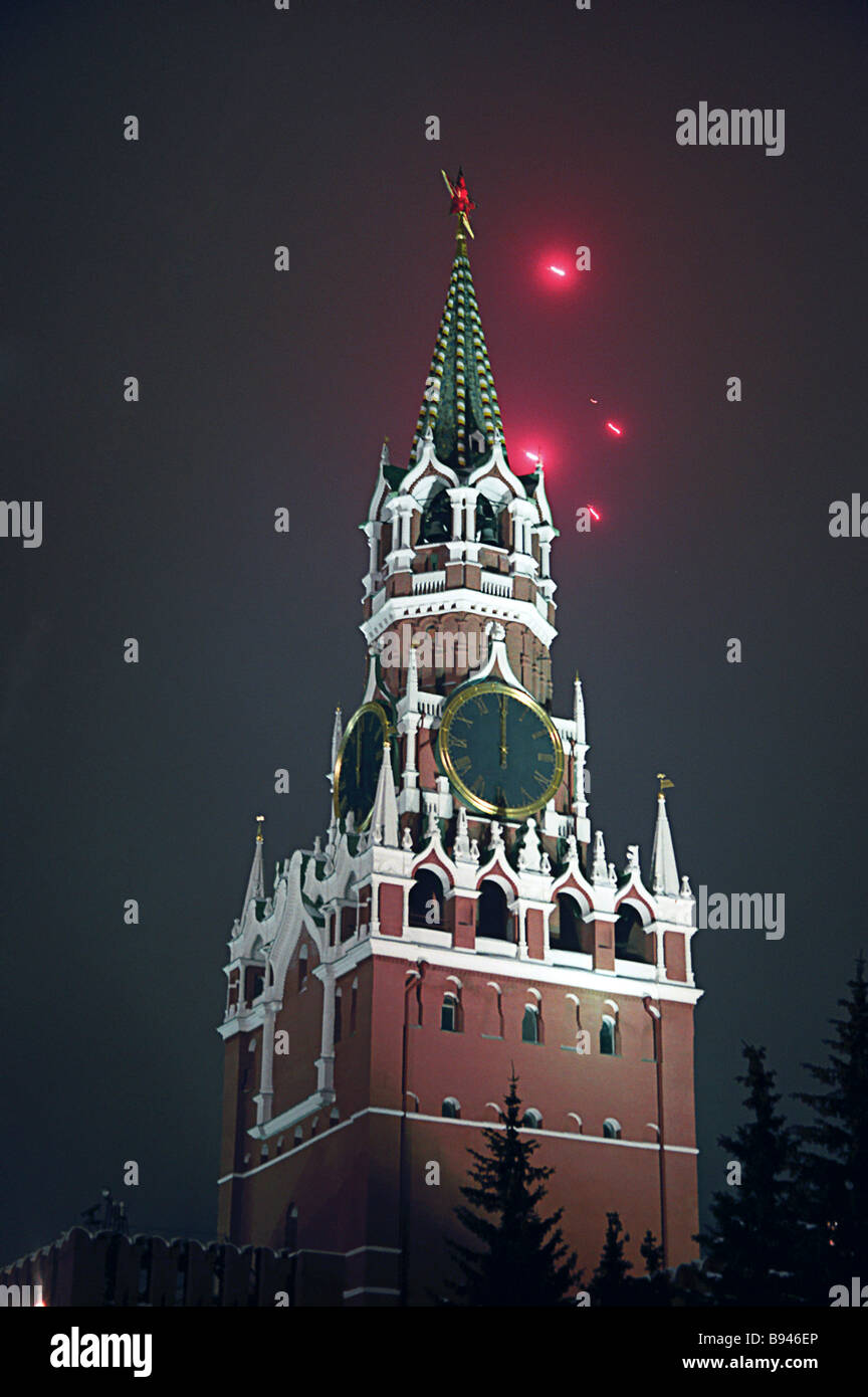 The clock on the Kremlin s Spasskaya Tower striking midnight on New ...