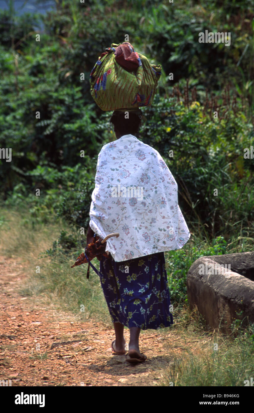 African carry head hi-res stock photography and images - Alamy
