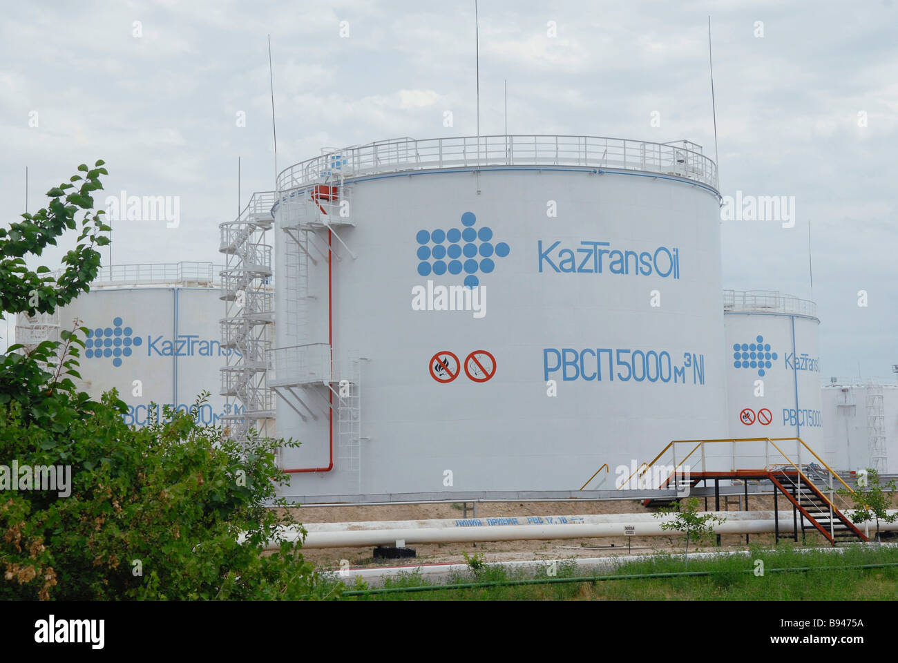 Aktau oil pumping station Stock Photo - Alamy