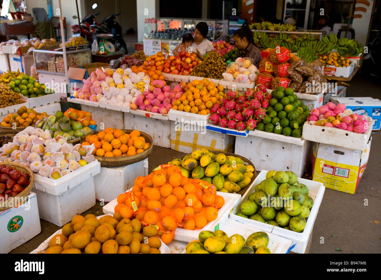 Cambodia vegetable market hi-res stock photography and images - Alamy