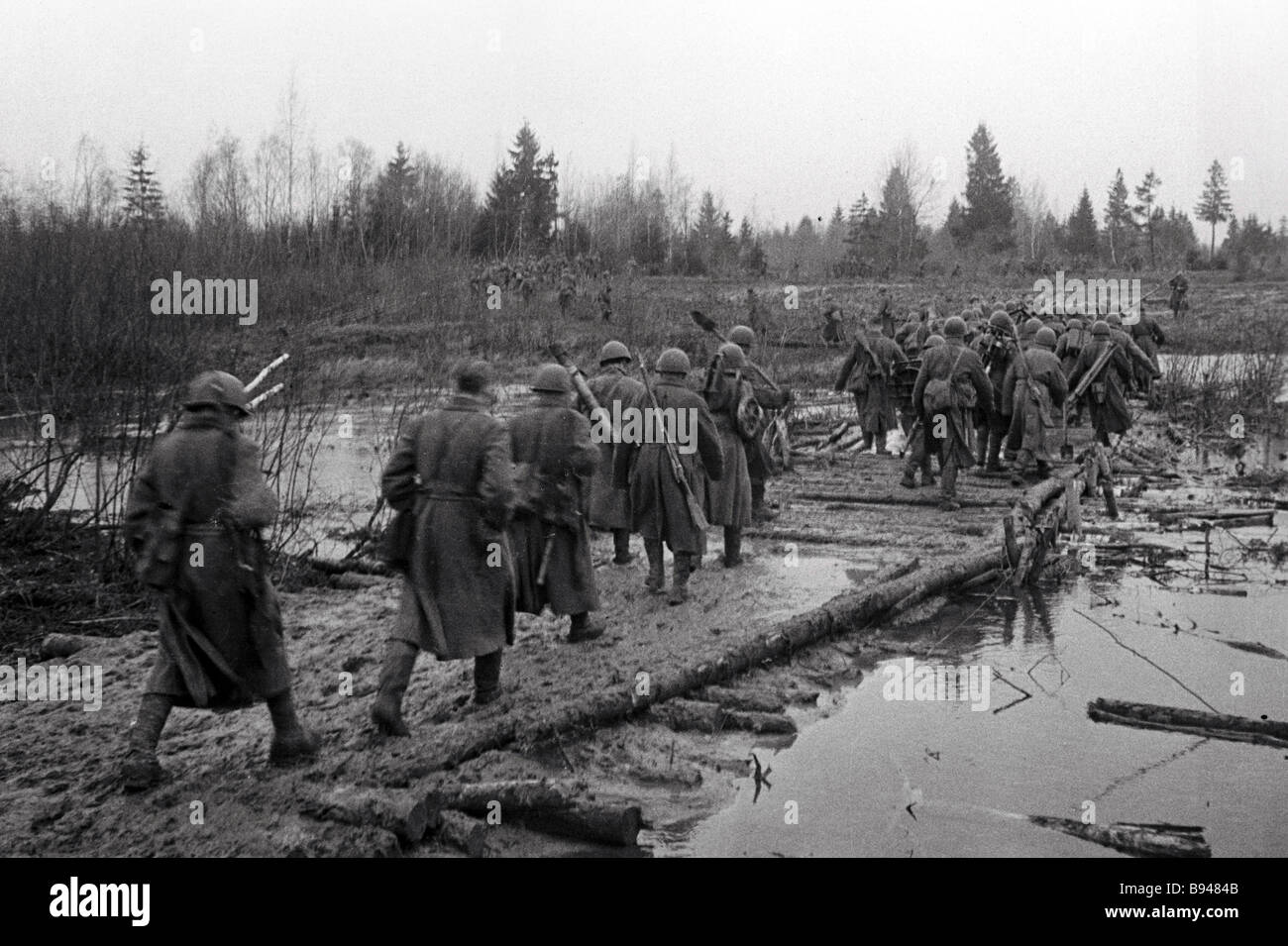 A unit of the 167th rifle regiment of the 1st guards division going ...