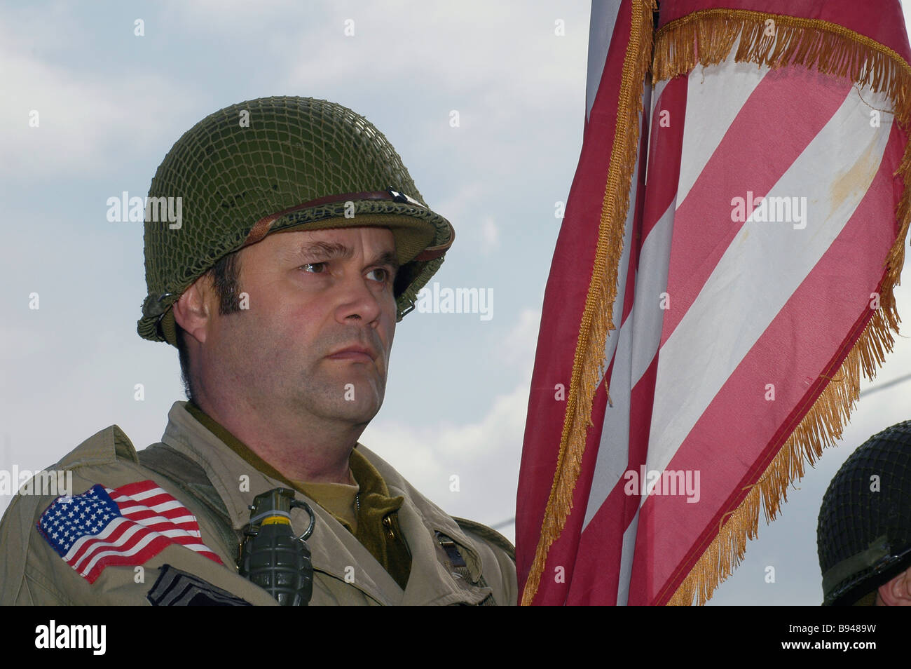 US soldier and flag of Airborne division Stock Photo - Alamy