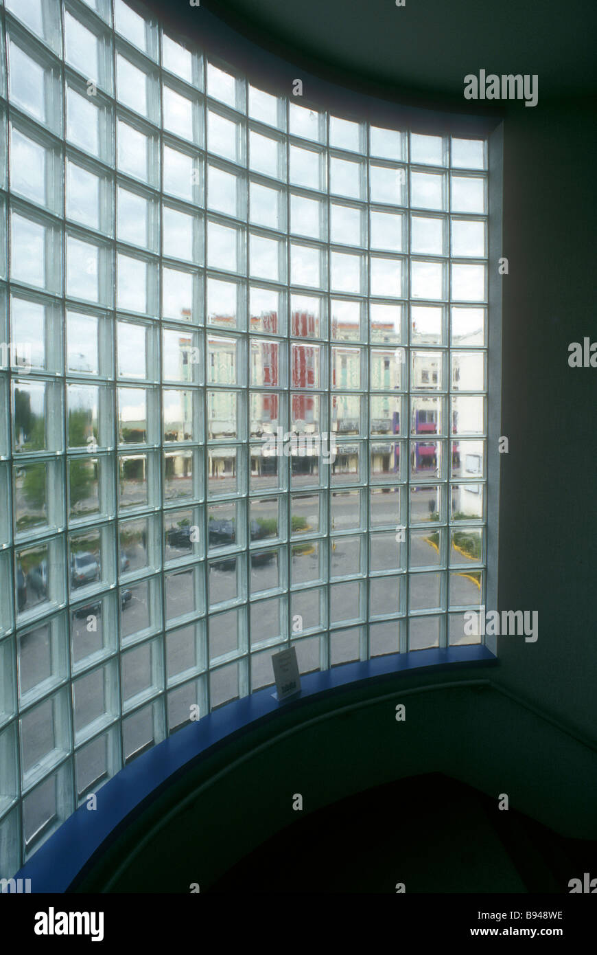 Curved panels hi-res stock photography and images - Alamy