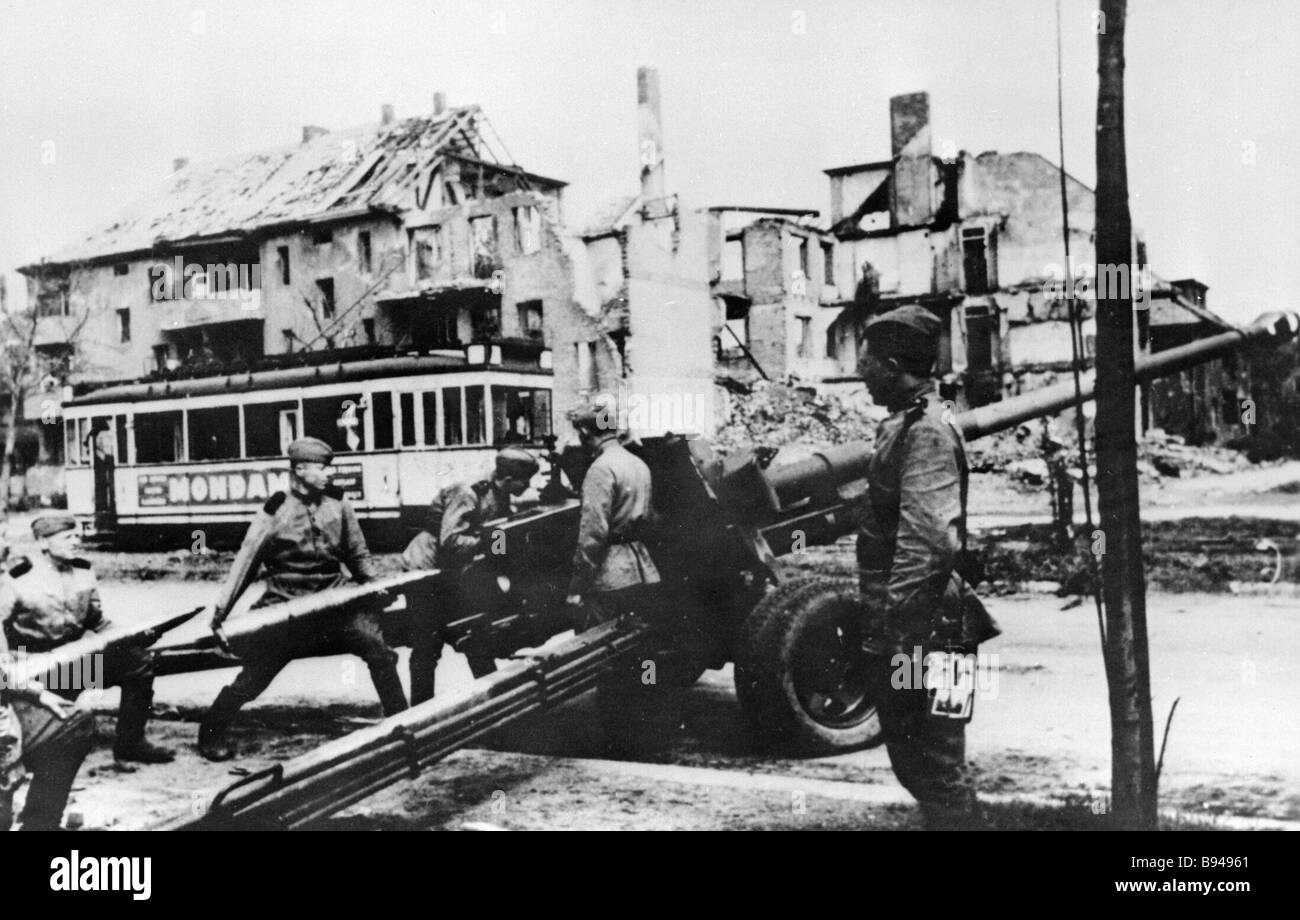 Soviet artillery systems on the streets of Berlin Stock Photo - Alamy