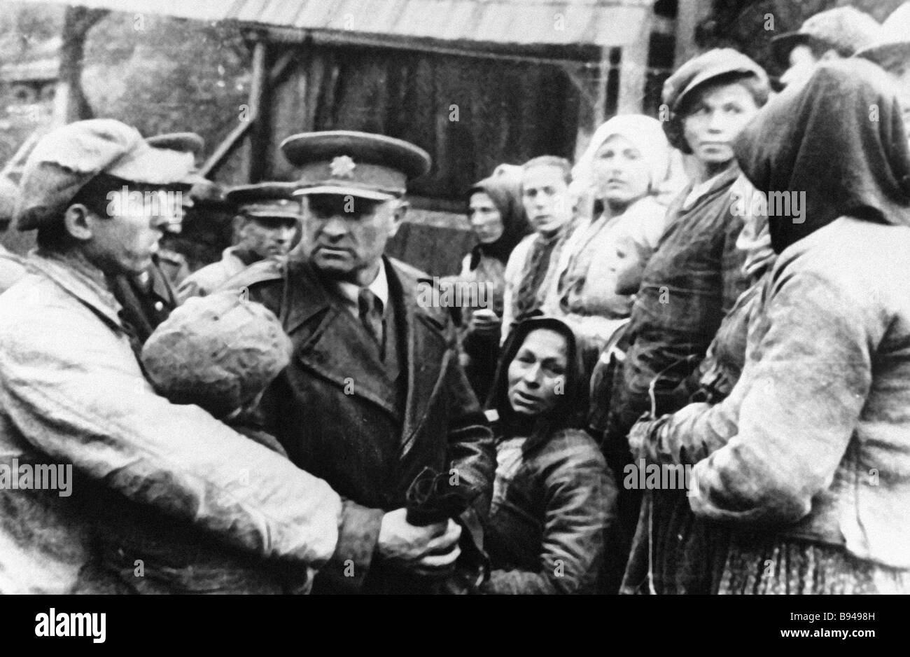 First Czech army corps commander Ludvik Svoboda talks to the ...