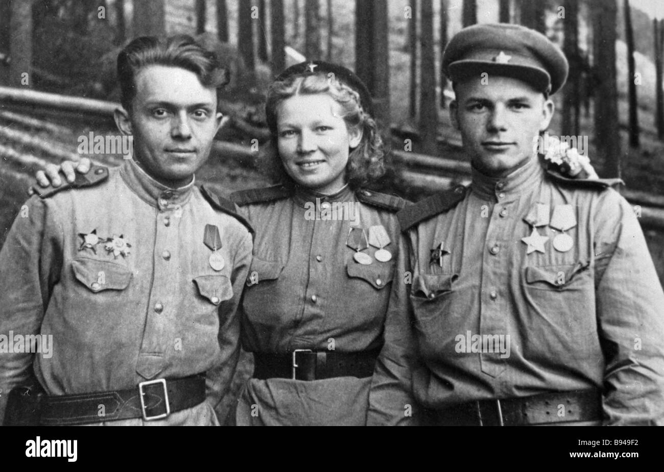 Sergeant Nadezhda Kurashkina center with her front friends Gritsko ...