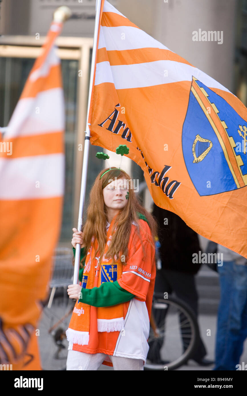 Woman wearing st patrick hi-res stock photography and images - Alamy