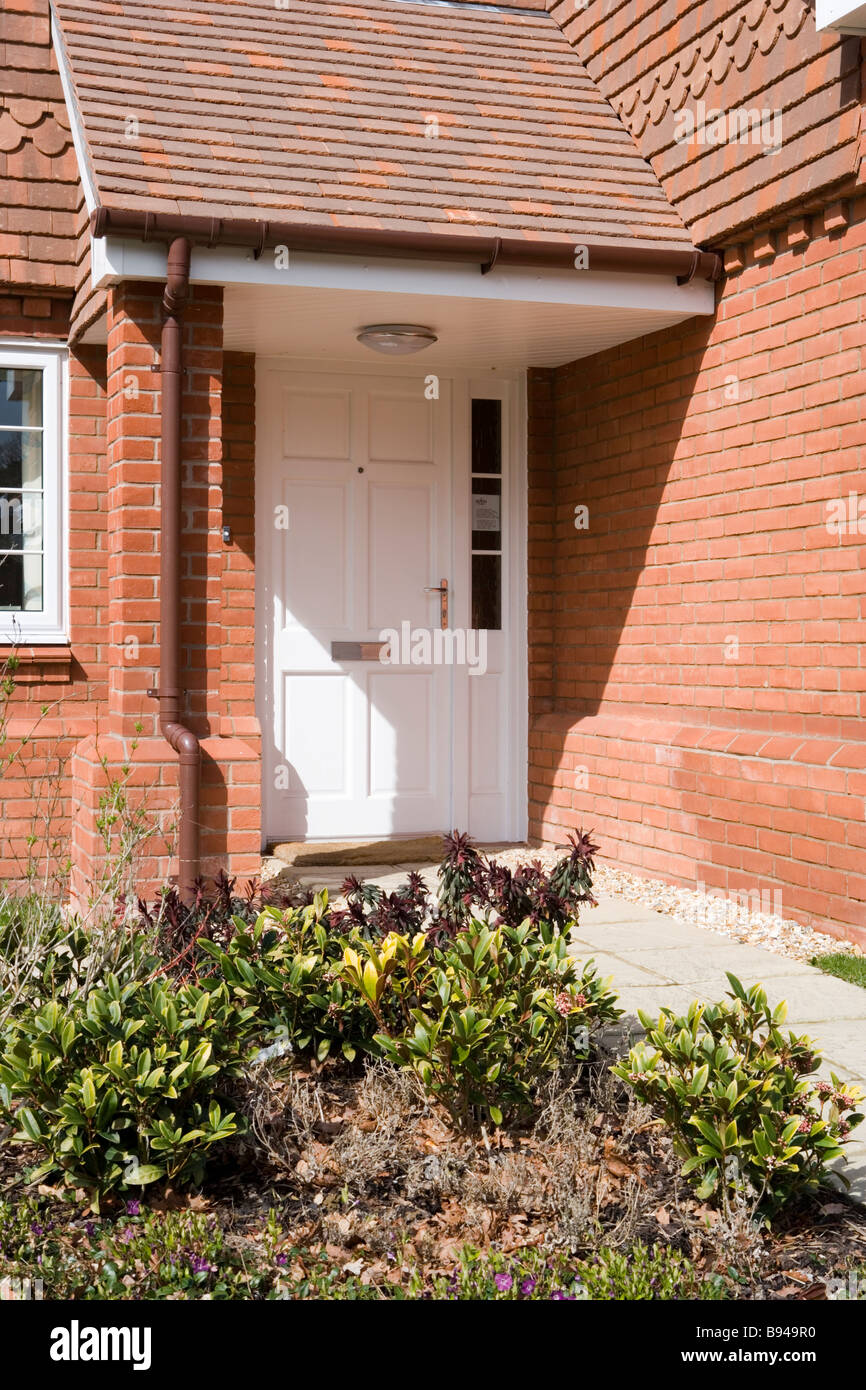 House front view detached uk hi-res stock photography and images - Alamy