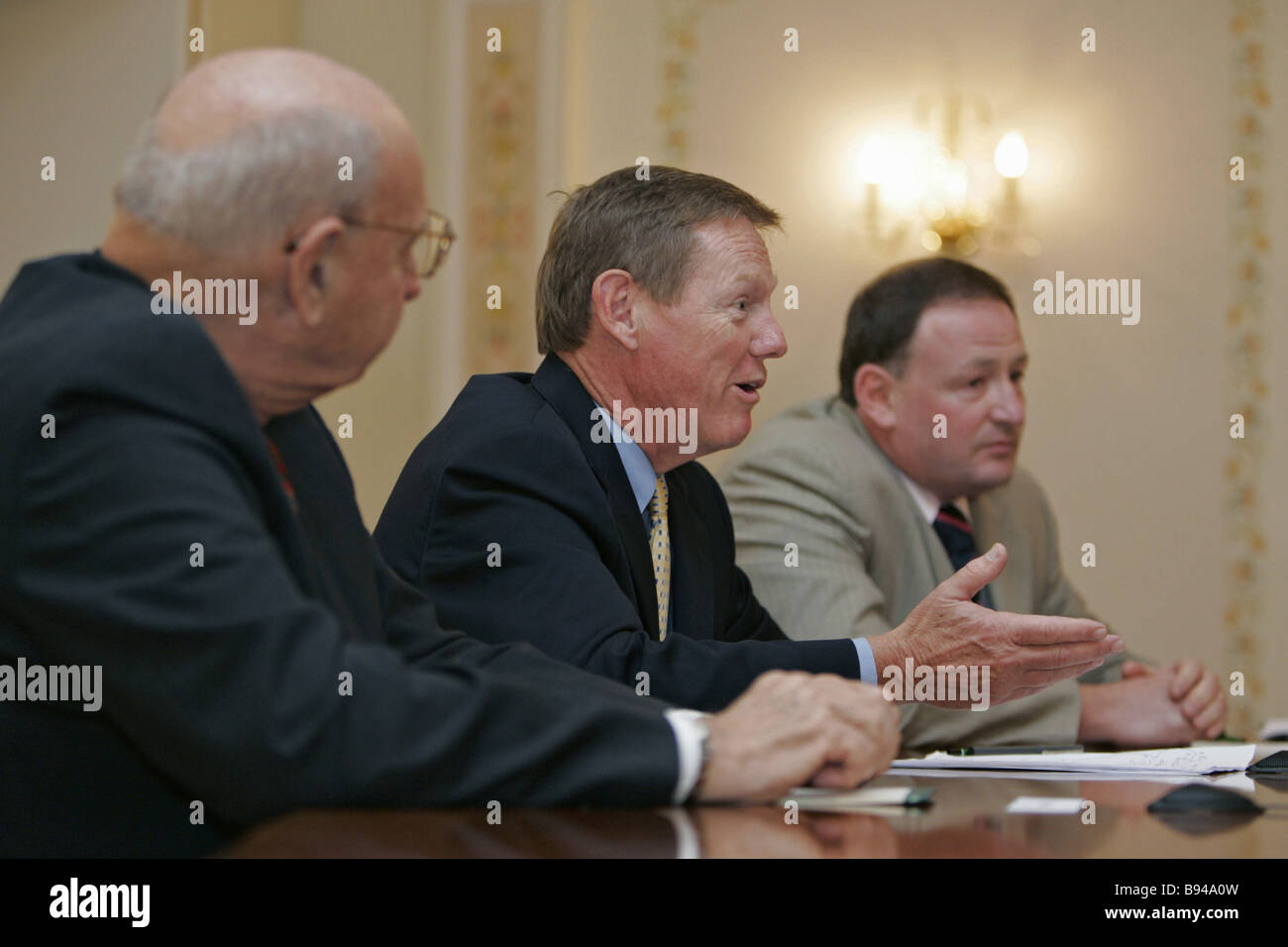 Thomas Pickering Boeing s senior vice president for international ...