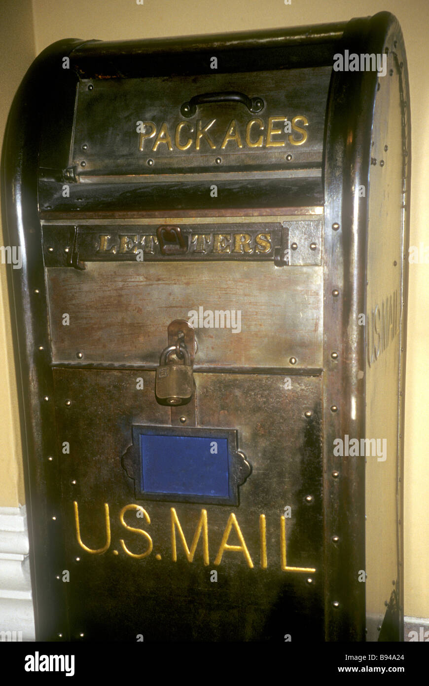 Old packages hi-res stock photography and images - Alamy