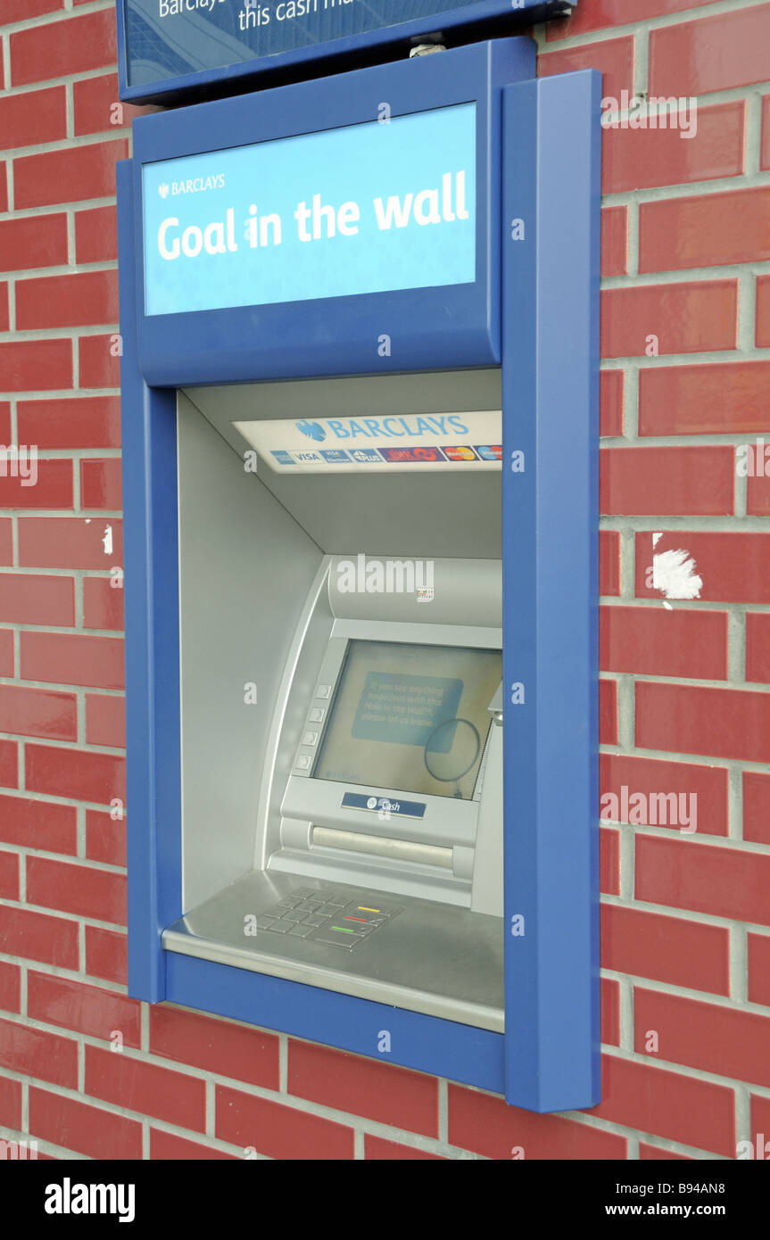 Hole in the wall cash machine hi-res stock photography and images - Alamy
