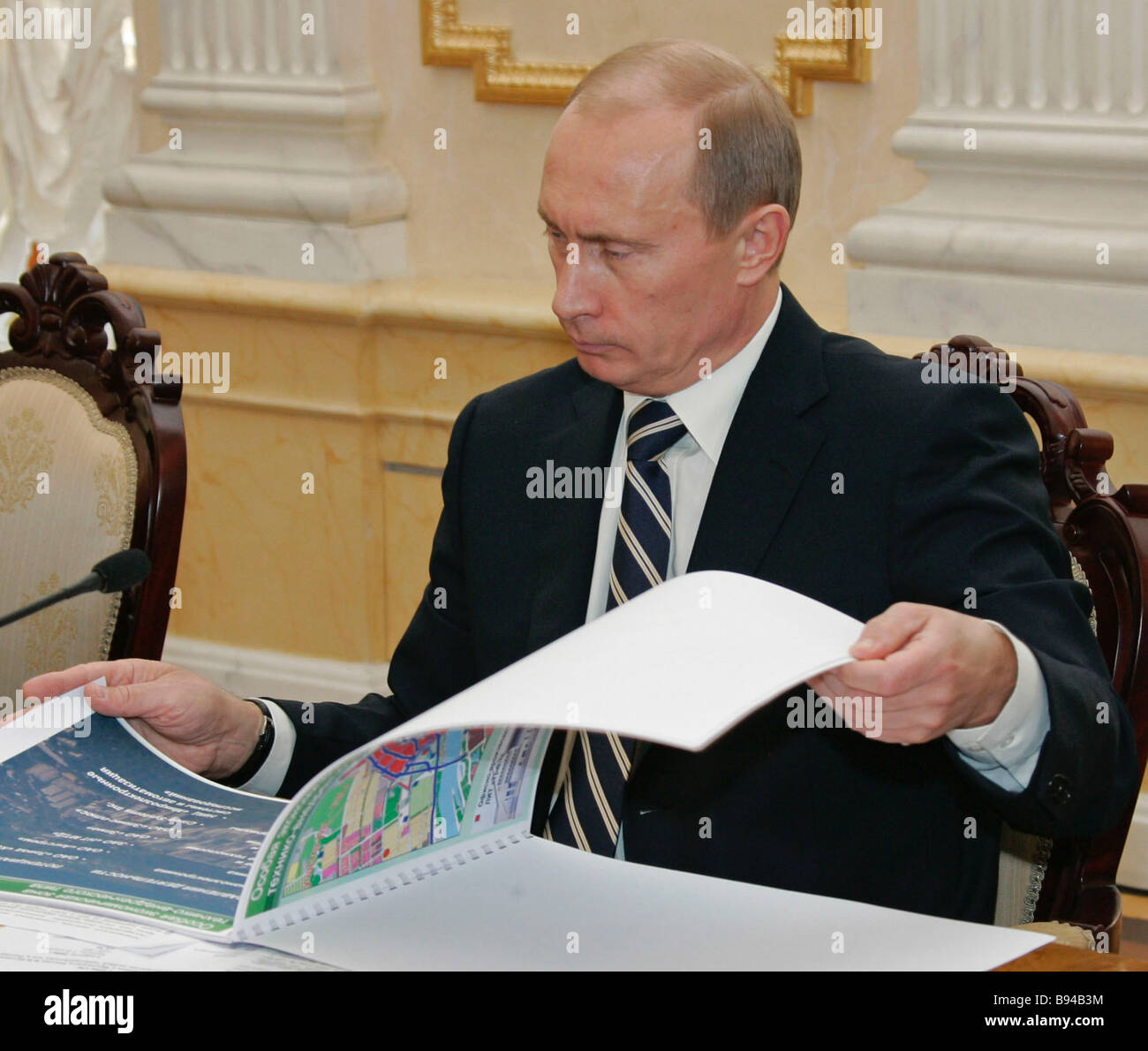 Studying Maps High Resolution Stock Photography and Images - Alamy