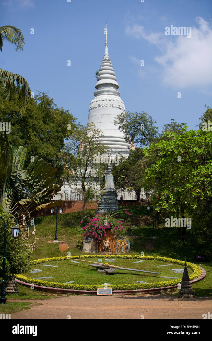 Photograph of the clock in front of Wat Moha Montrei Phnom Penh ...