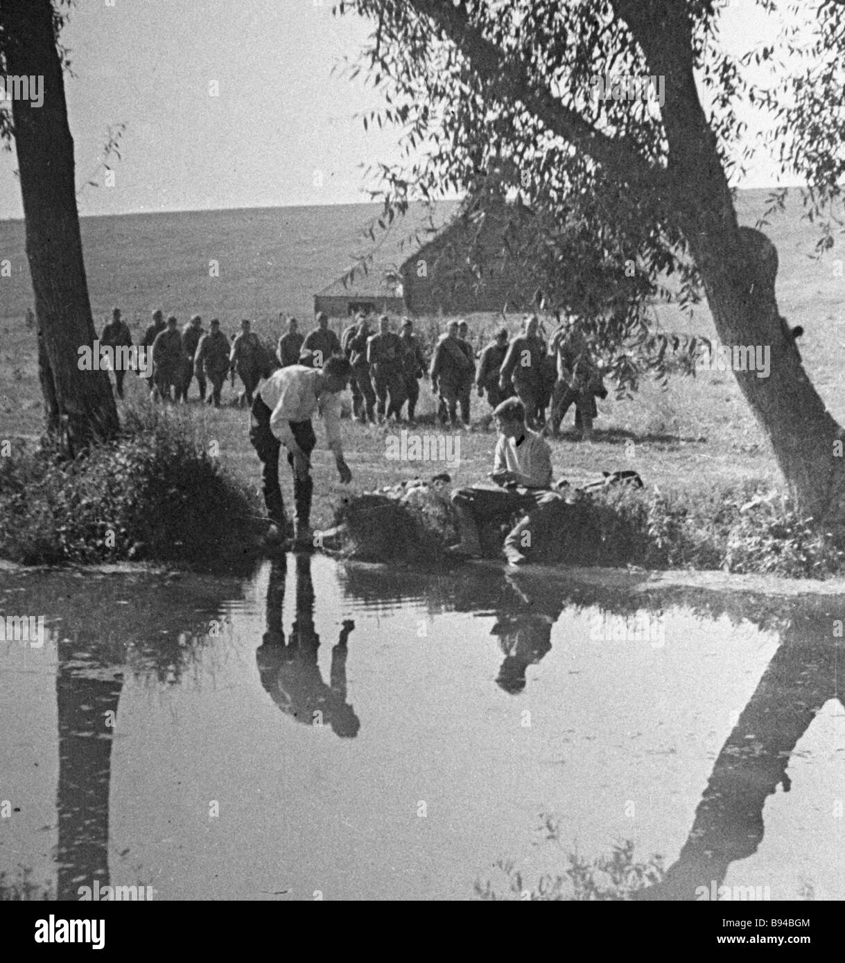 Soldiers washing their faces in a lake Stock Photo - Alamy