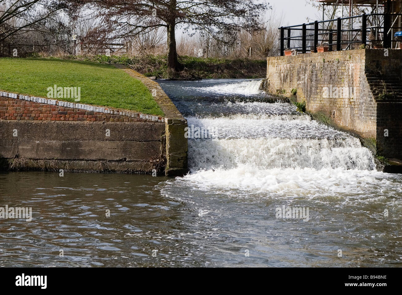 Canal weir hi-res stock photography and images - Alamy