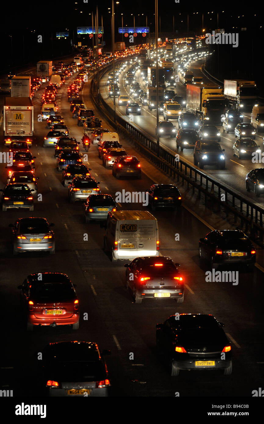 Motorway m25 night hi-res stock photography and images - Alamy