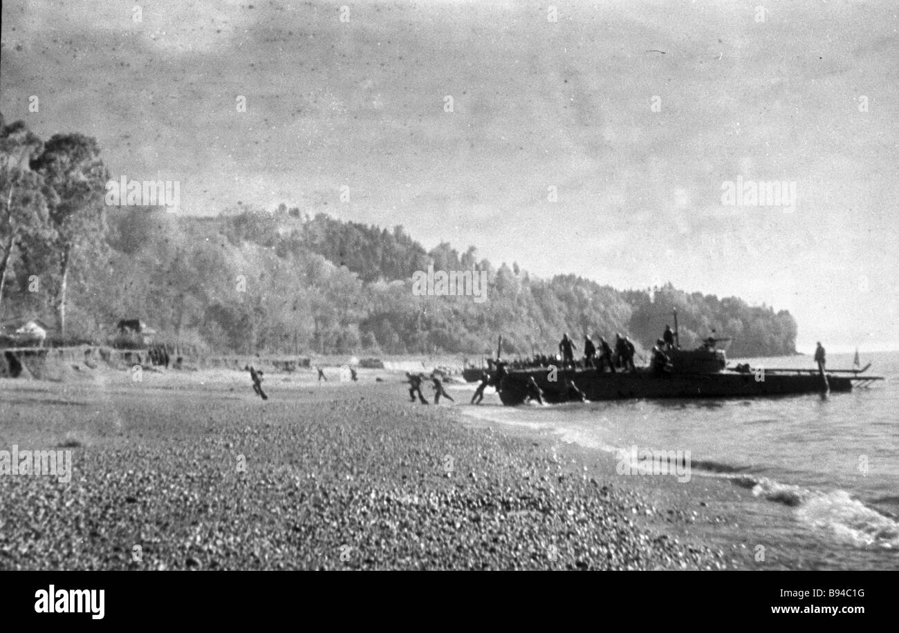 Marines landing on the shore Stock Photo - Alamy
