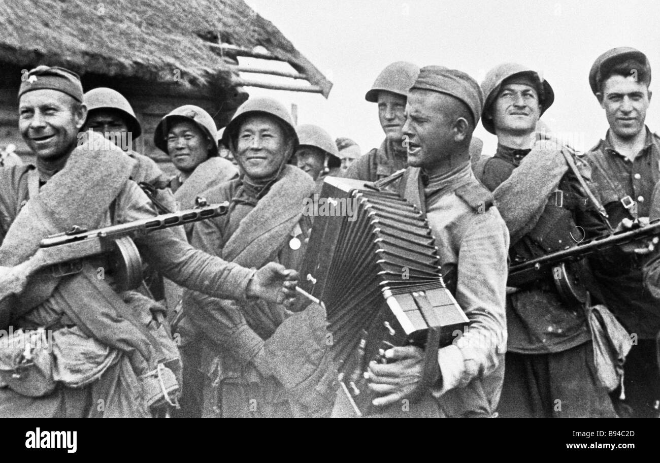 Soldier playing accordion for fellow soldiers Stock Photo - Alamy