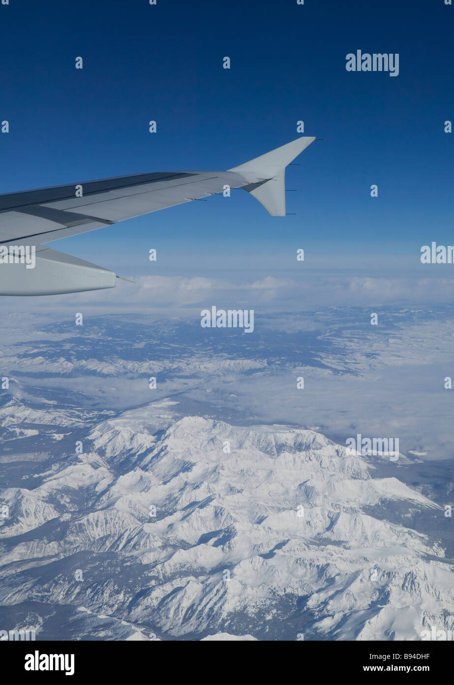 Airplane wing blue sky hi-res stock photography and images - Alamy