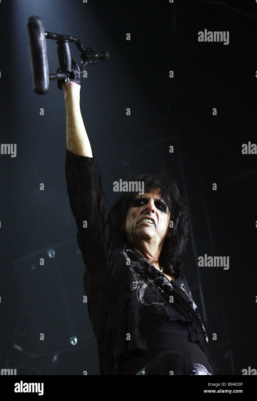 Legendary American rock singer Alice Cooper performs at B 1 Maximum ...