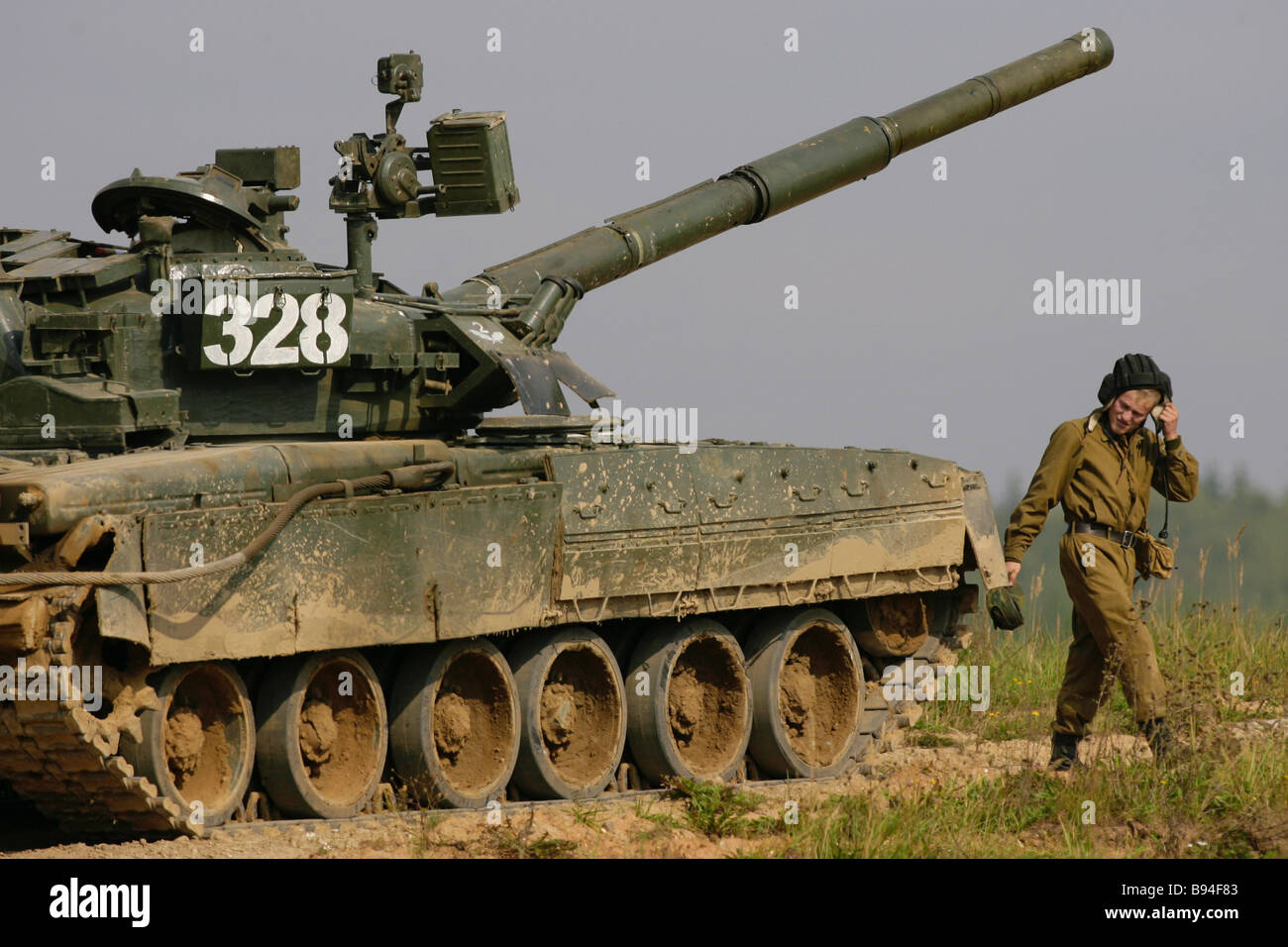 T 80U tanks of the Guards Kantemirovskaya Tank Division after military ...