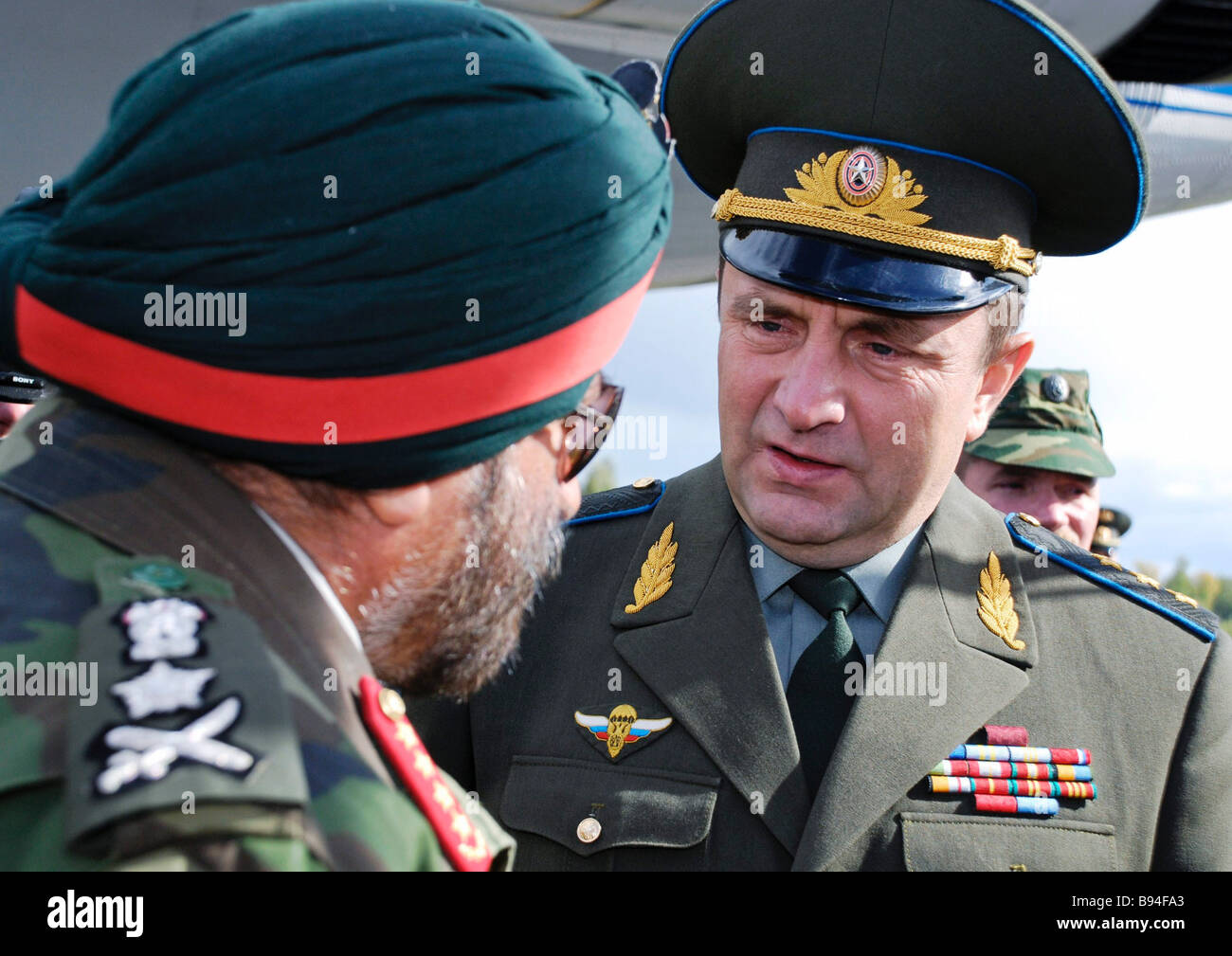 From right to left Commander of Russia s Airborne Troops Col Gen ...