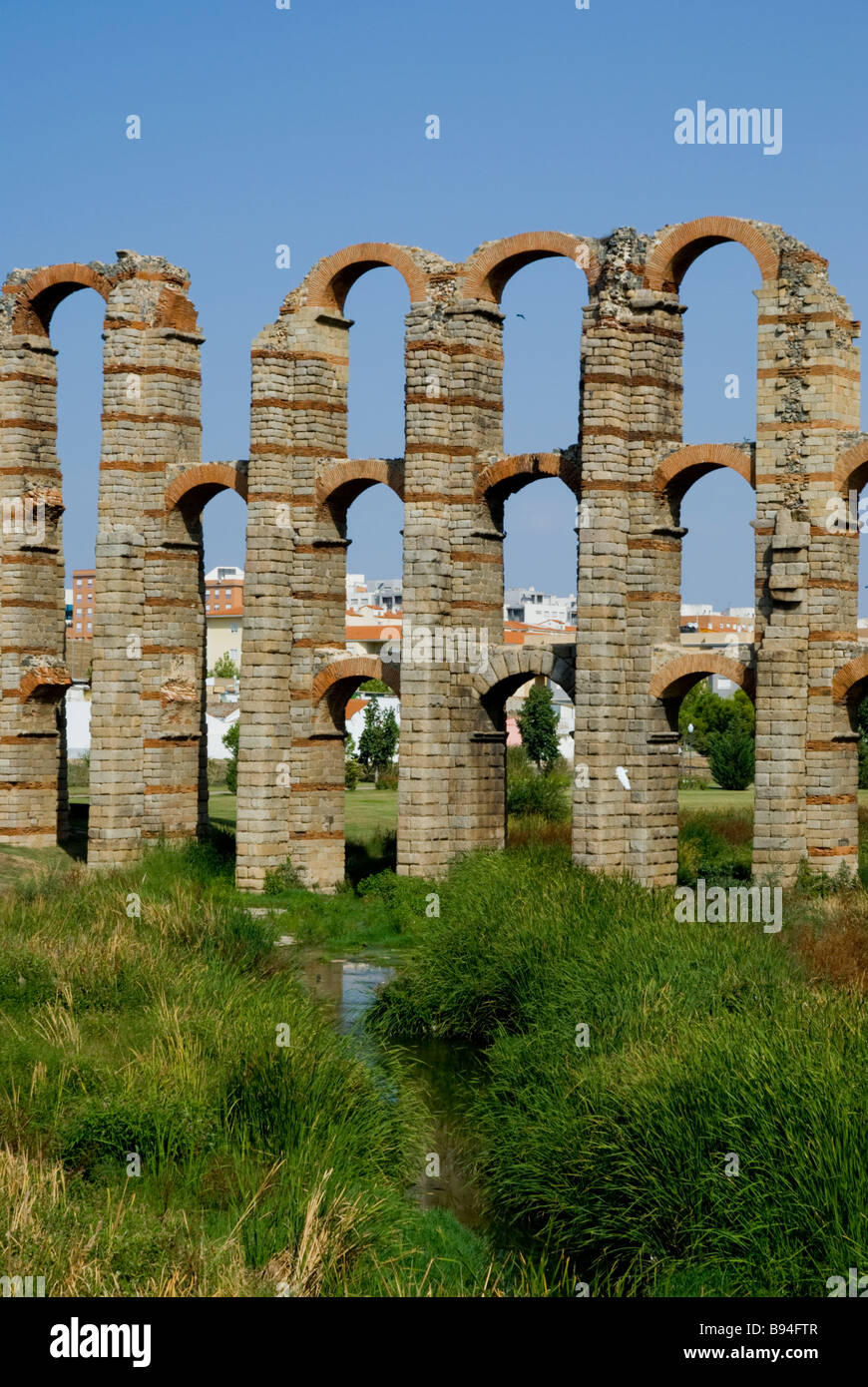 Merida aqueduct hi-res stock photography and images - Alamy