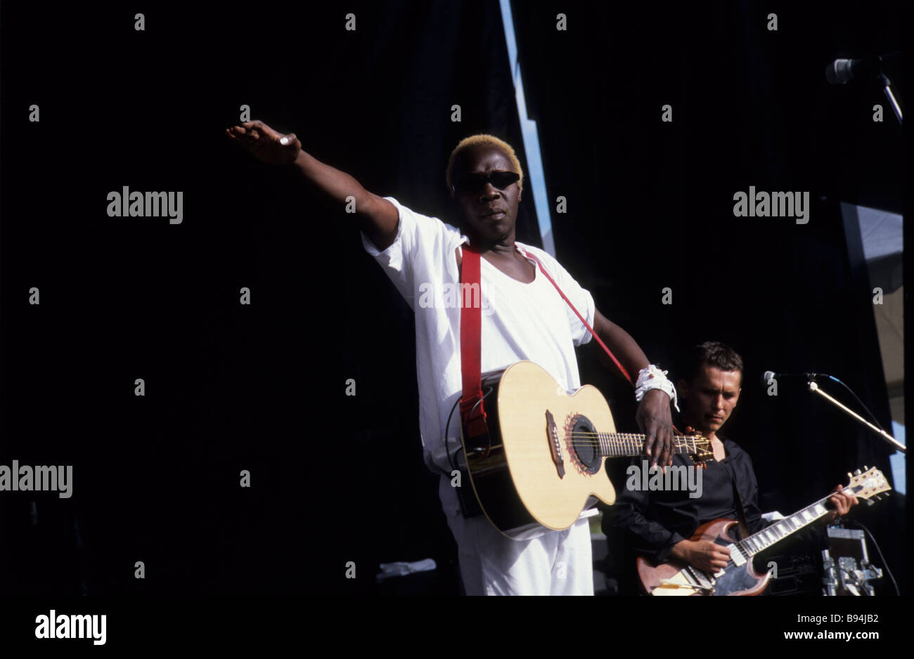 Geoffrey Oryema au festival du bout du monde presqu ile de Crozon ...