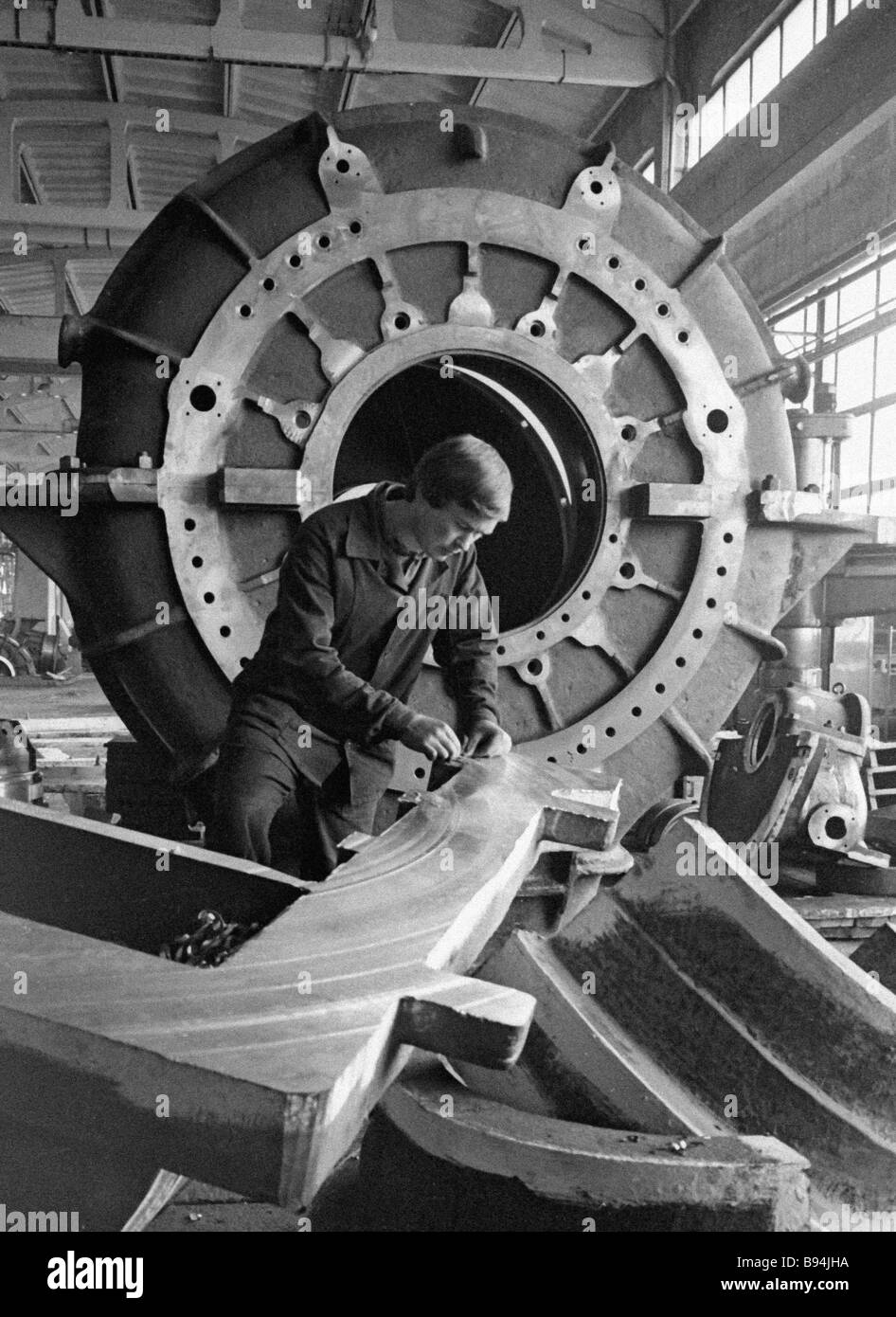 Manufacturing turbine hull part at the Energomash works Stock Photo - Alamy