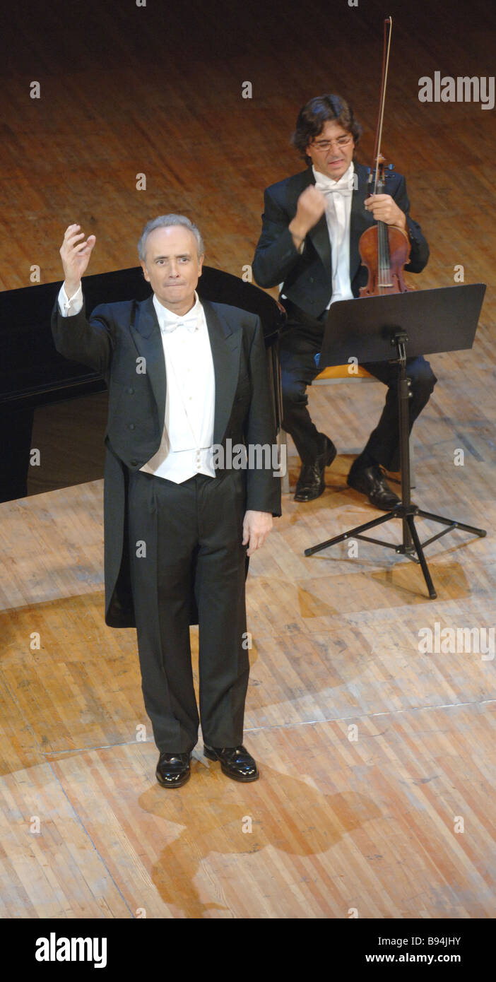 Famous opera singer Jose Carreras during the Pasiones mediterraneas ...