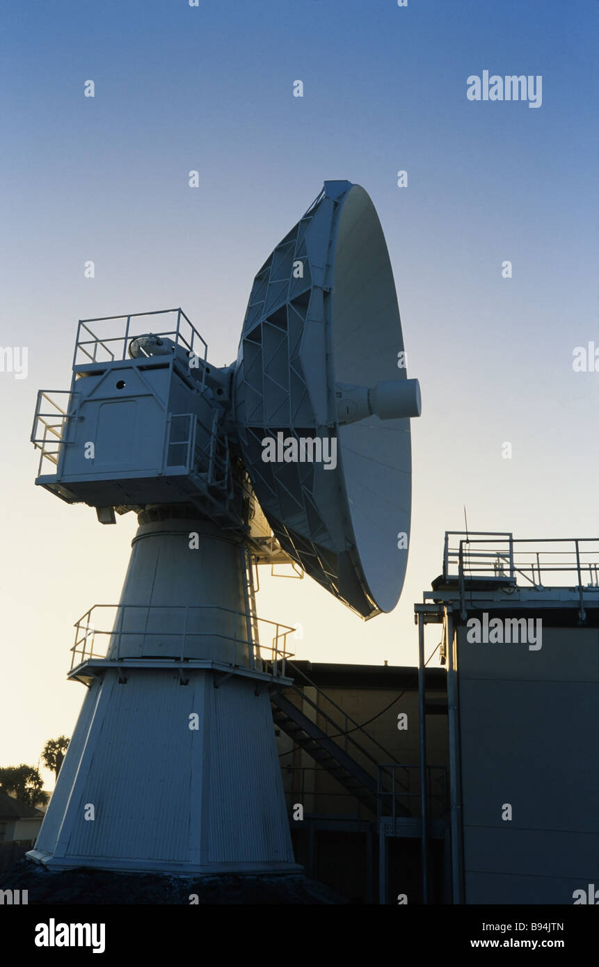 Telecommunications relay station hi-res stock photography and images ...