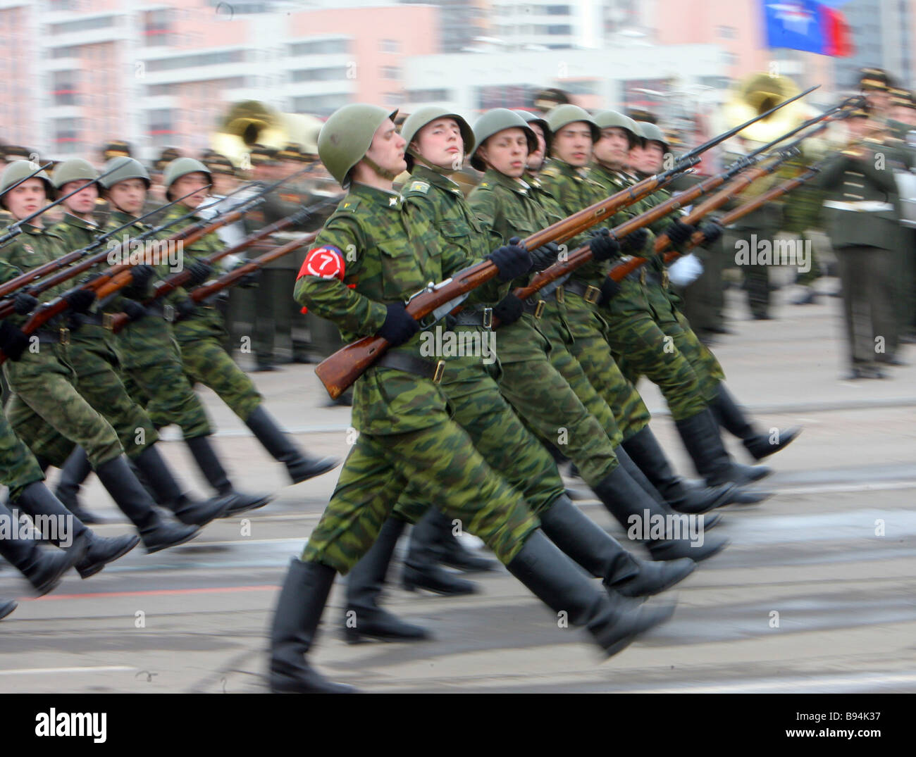 Army servicemen marching during a rehearsal of the Victory Day parade ...