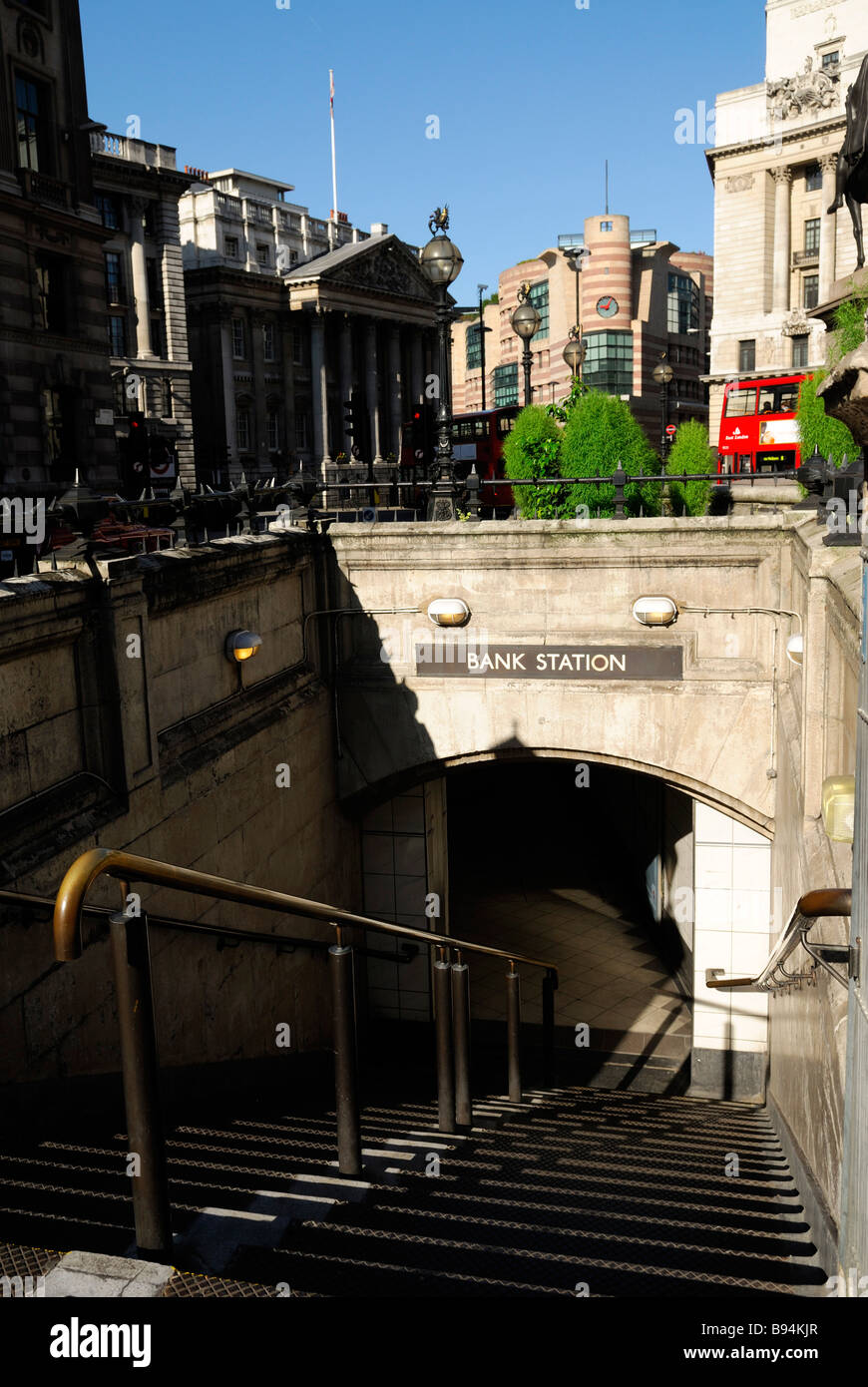 Bank underground station entrance hi-res stock photography and images ...