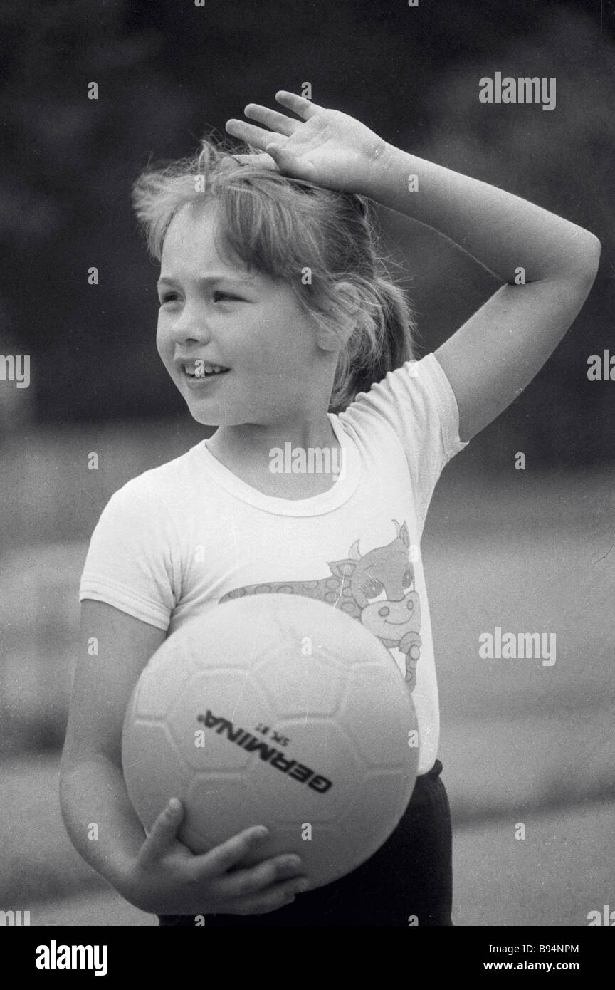 A girl with a basketball ball in the Yasnaya Gorka summer camp Stock ...