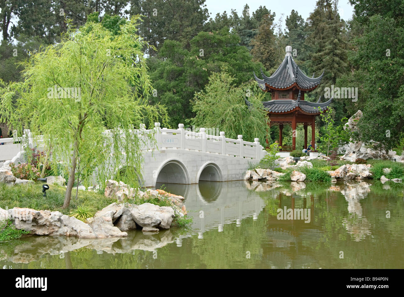Chinese garden bridges hi-res stock photography and images - Alamy