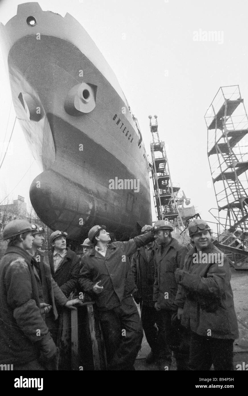 Shipbuilders at the Baltija Shipbuilding Yard in Klaipeda Stock Photo ...