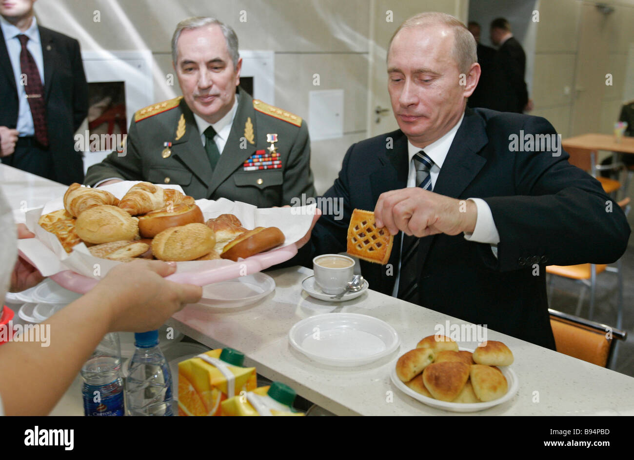 Russian President Vladimir Putin visits the new headquarters of the GRU ...