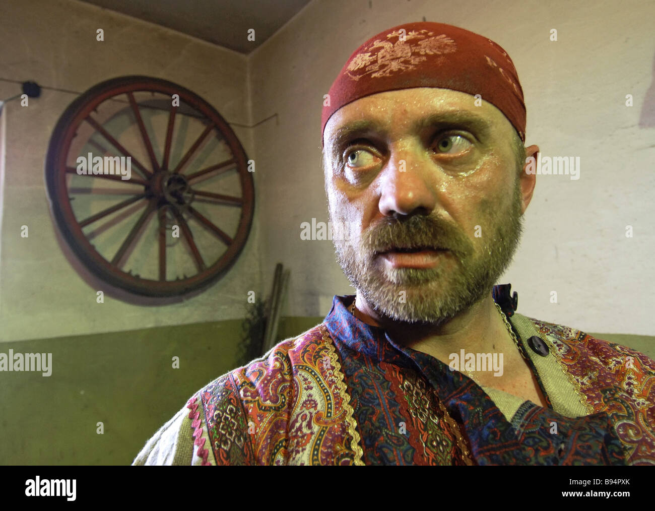 Blacksmith Alexander Bychkov makes designer steel using damask steel ...