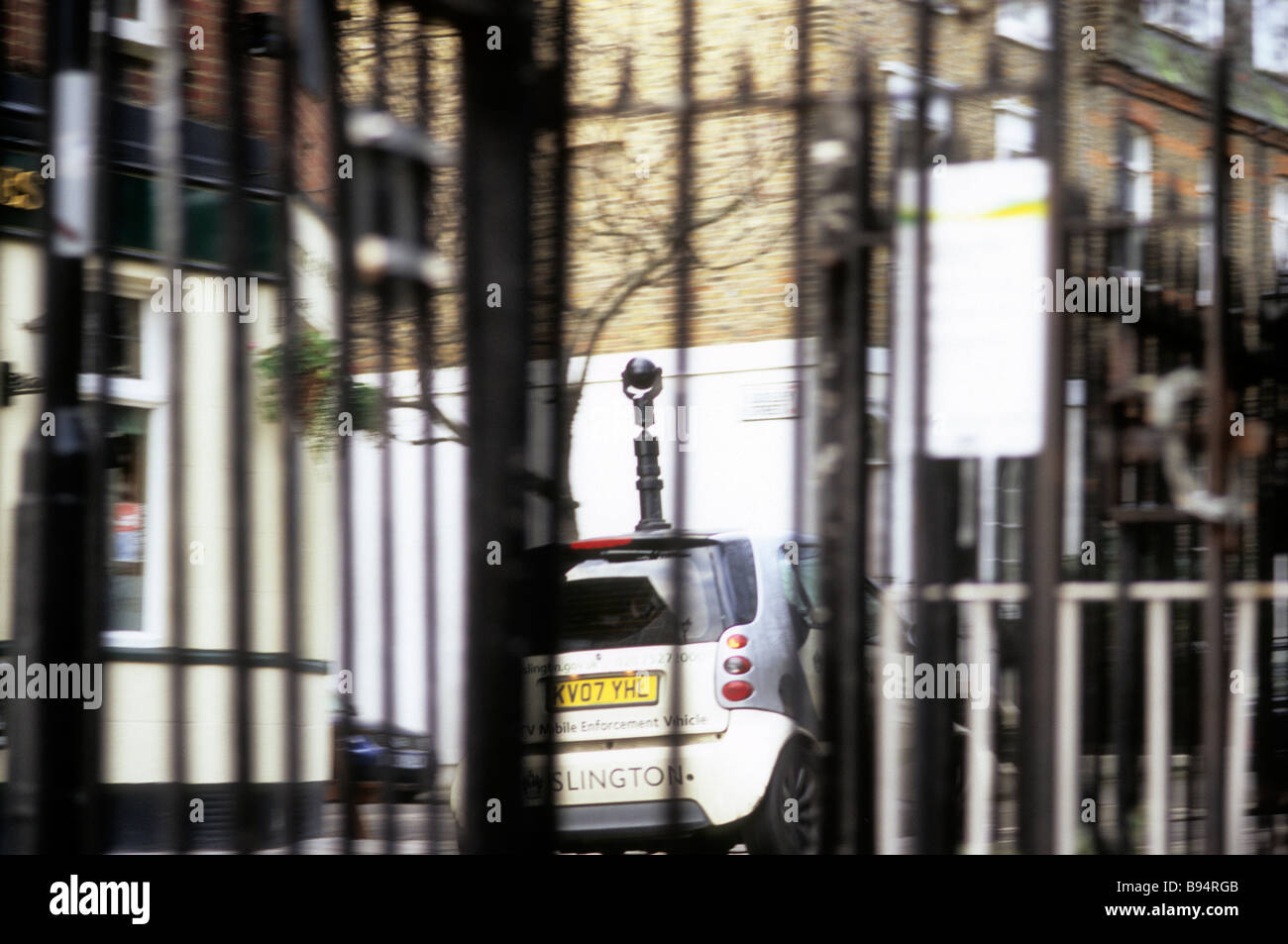Smart car fitted with rooftop CCTV camera travels through Islington ...