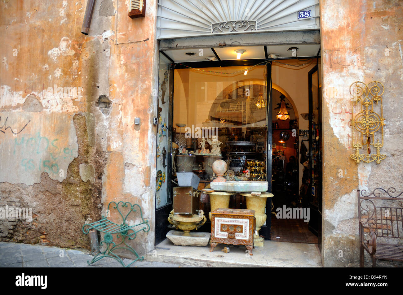 Antique Shop near the Piazza Navona in Rome Italy Stock Photo - Alamy