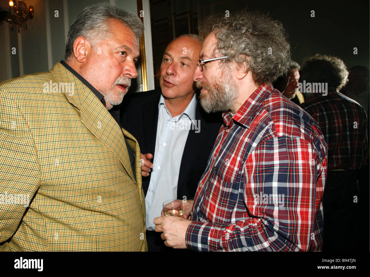 Yuly Gusman left running the Nika cinematic prize project Andrey ...