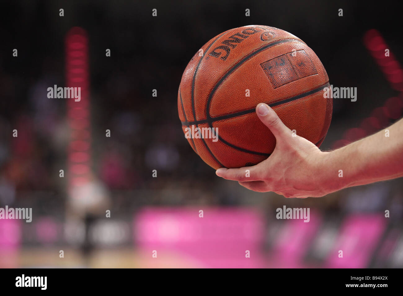 Basketball referee hand hi-res stock photography and images - Alamy