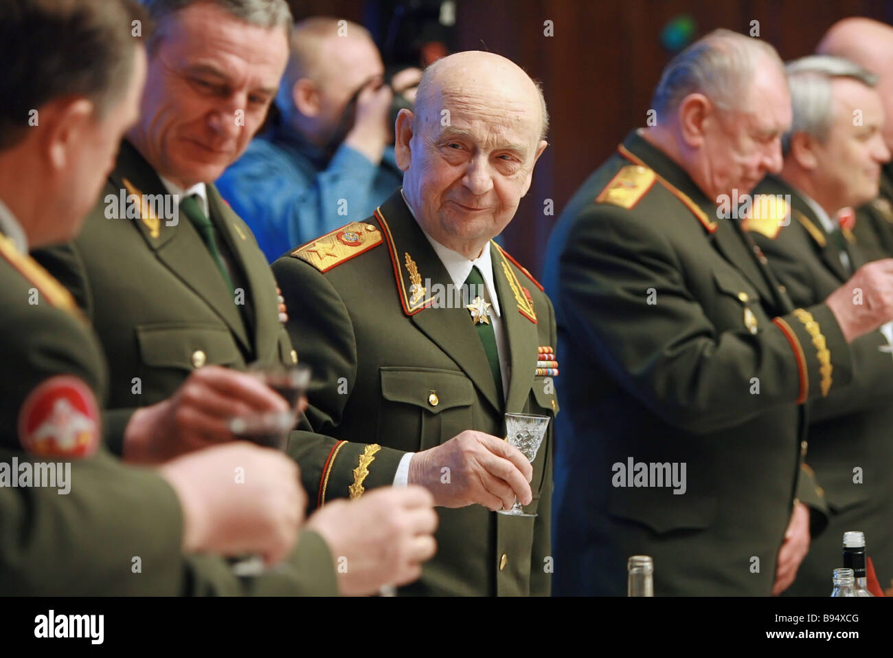 WWII veterans drink a toast at a Russian Defense Ministry V E gala ...