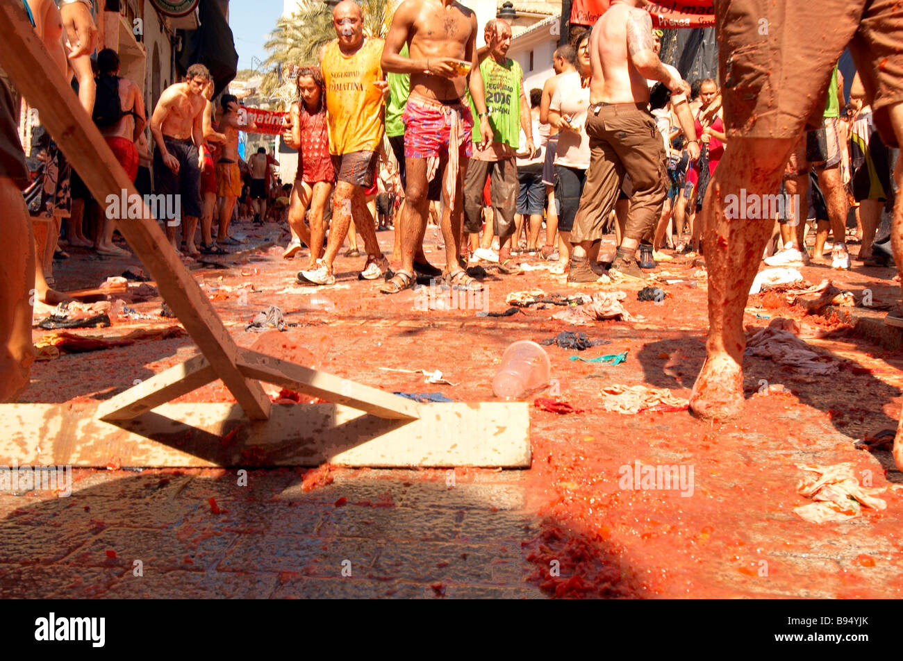 La Tomatina tomato food fight festival Stock Photo - Alamy