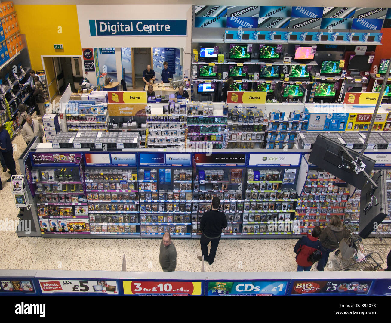 Digital Shopping Centre at Tesco Stock Photo - Alamy