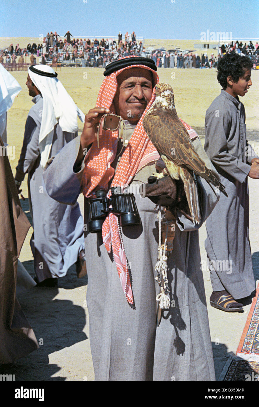 Falconry is an ancient tradition of Kuwait sheikhs Stock Photo - Alamy